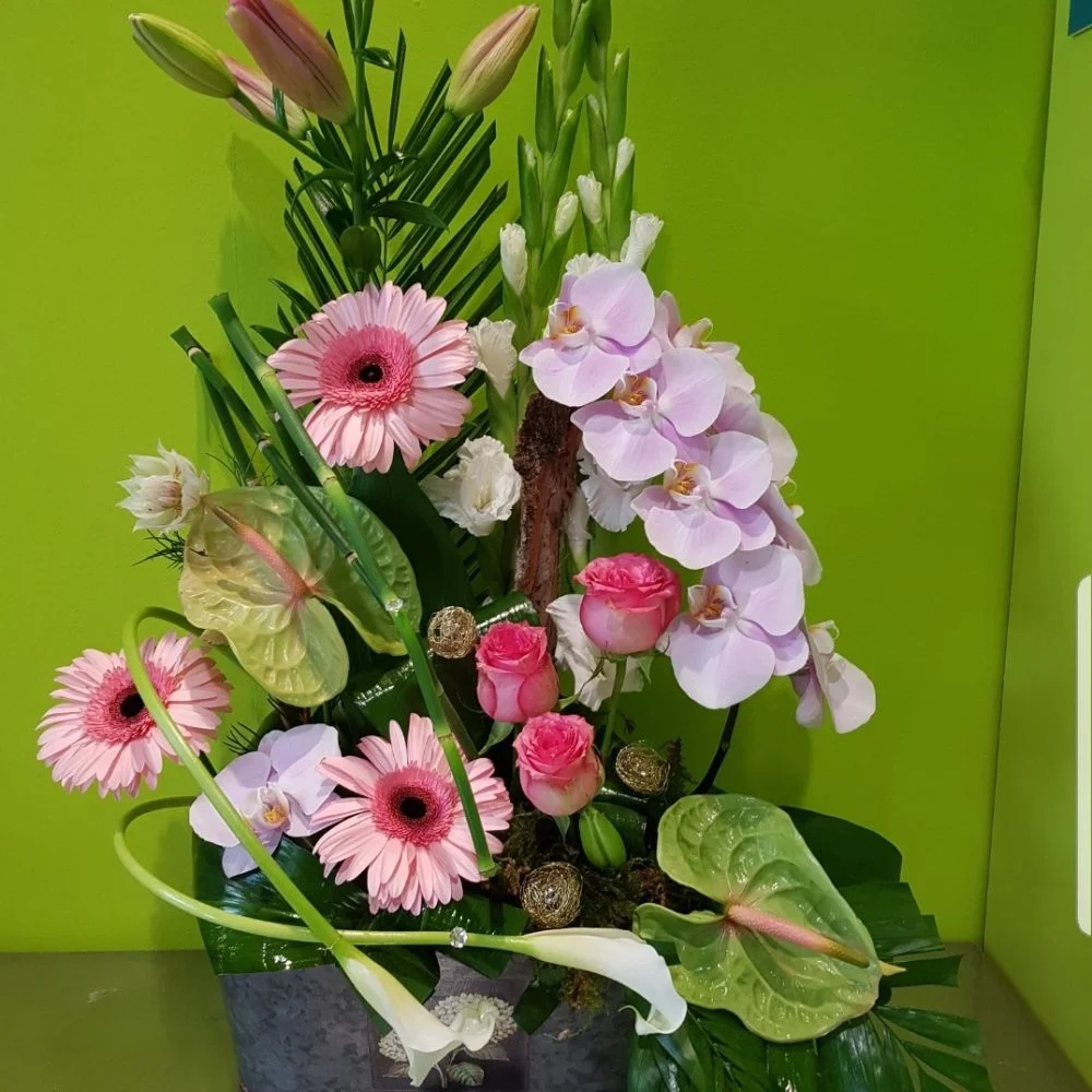 Composition de fleurs en hauteur | Livraison à Saintes | Fleurs & Nature